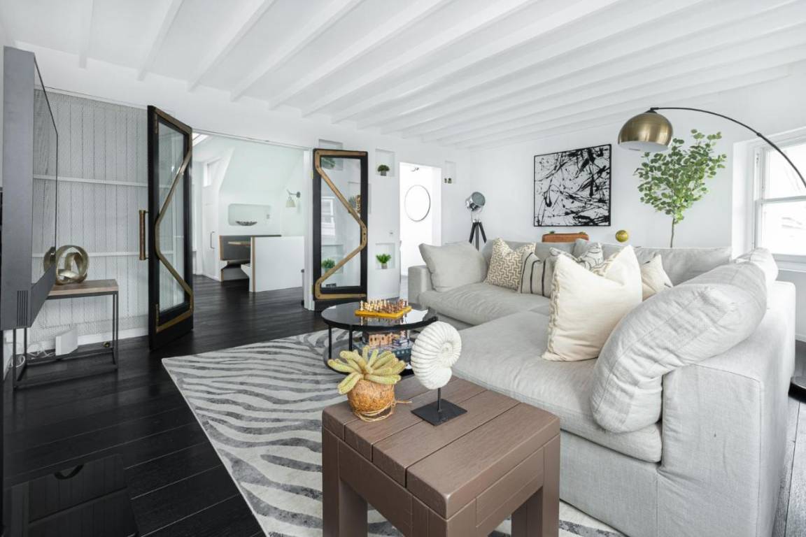 1100 M² Apartment ∙ 2 Bedrooms ∙ 4 Guests - London