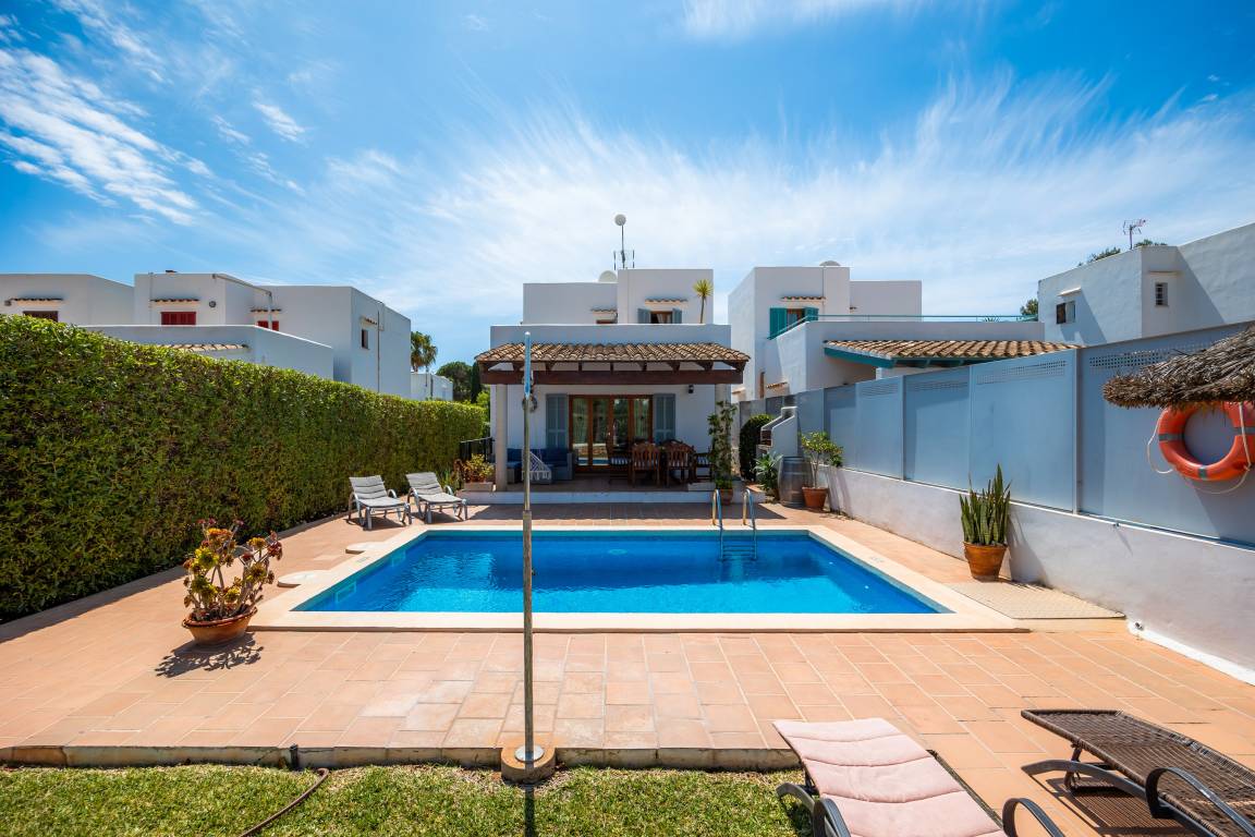 153 M² Villa ∙ 3 Bedrooms ∙ 6 Guests - Cala d'Or