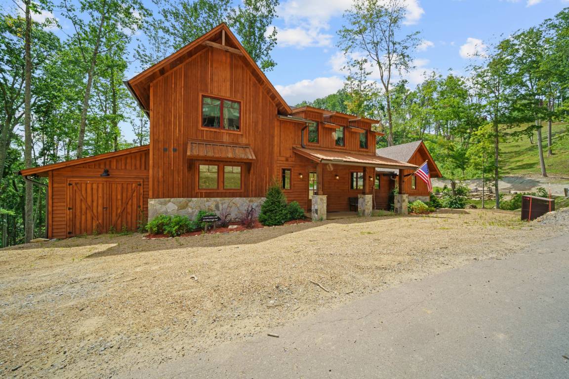 Cabin ∙ 4 Bedrooms ∙ 10 Guests - Beech Mountain, NC