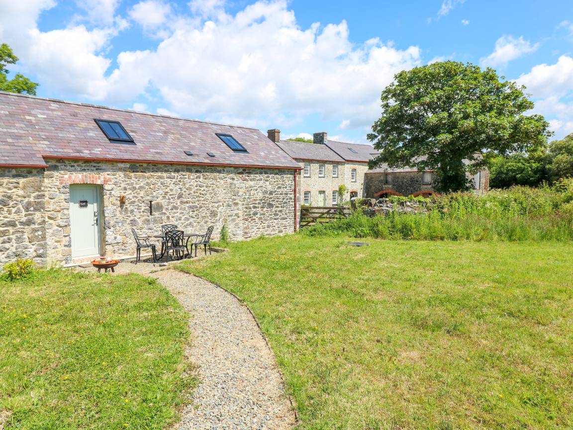 Cottage ∙ 2 Bedrooms ∙ 4 Guests - Milford Haven