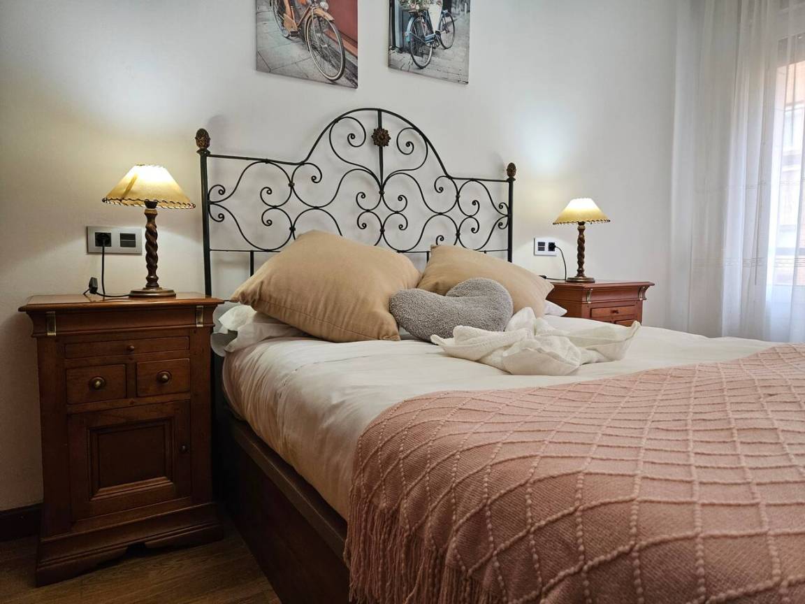 77 M² Apartment ∙ 3 Bedrooms ∙ 5 Guests - Gijón