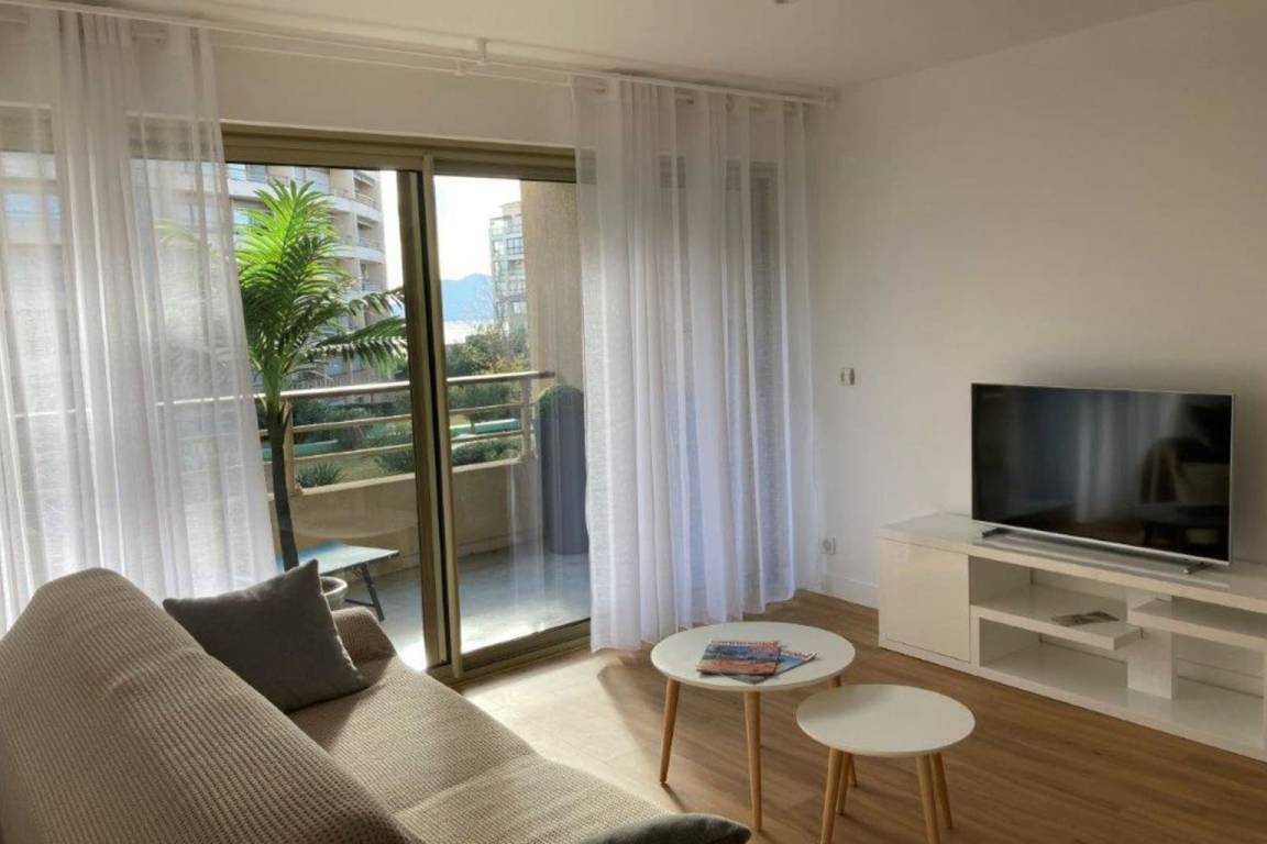 65 M² Appartement ∙ 2 Chambres ∙ 4 Personnes - IBIS Cannes Mouans Sartoux parking gratuit