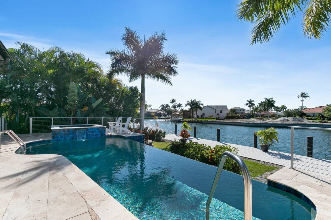 328 M² House ∙ 5 Bedrooms ∙ 14 Guests - Marco Island, FL