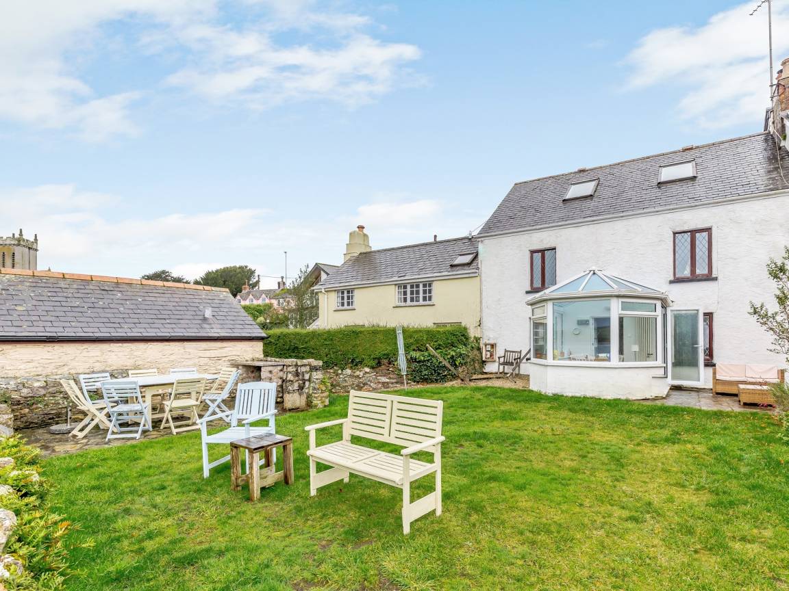 Cottage ∙ 4 Bedrooms ∙ 8 Guests - Plymouth