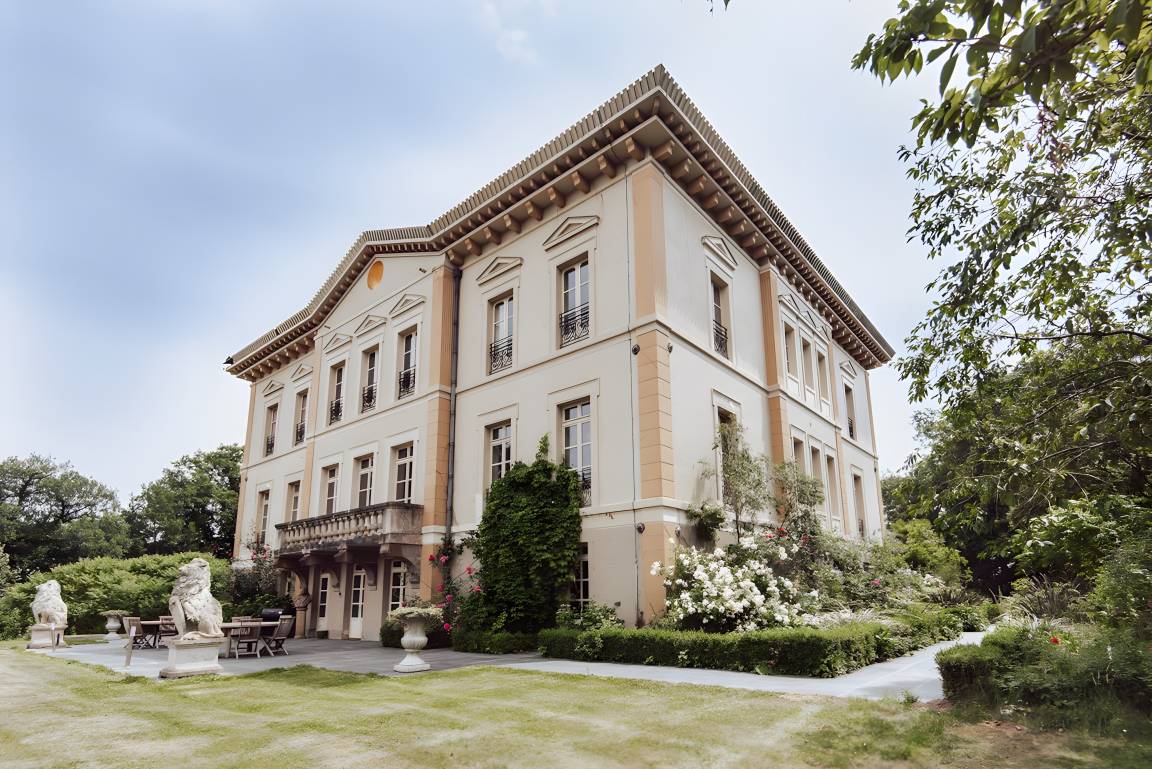 300 M² Appartement ∙ 6 Chambres ∙ 10 Personnes - Redon