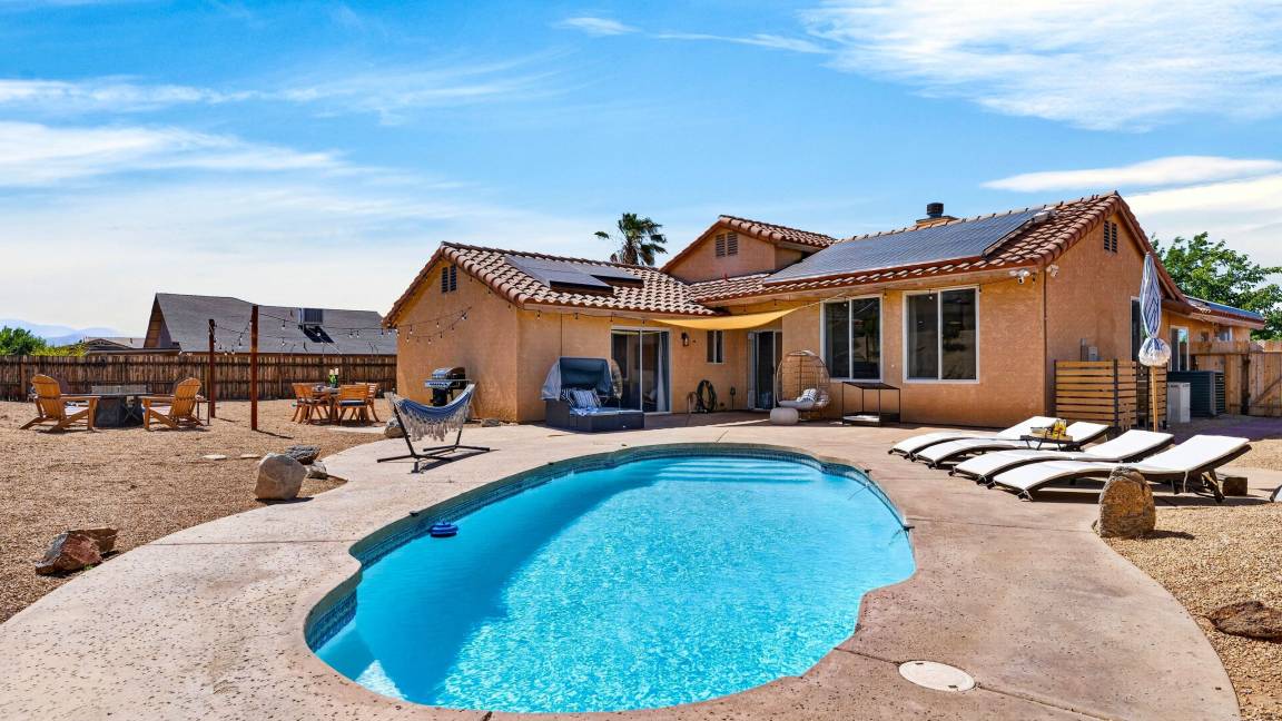 132 M² House ∙ 3 Bedrooms ∙ 6 Guests - Yucca Valley, CA