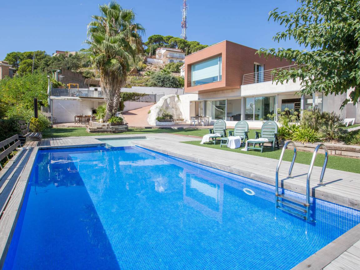 200 M² Villa ∙ 4 Chambres ∙ 8 Personnes - Lloret de Mar