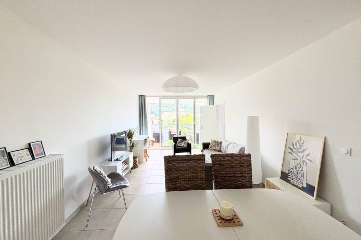 64 M² Huoneisto ∙ 2 Makuuhuonetta ∙ 4 Vierasta - Nizza