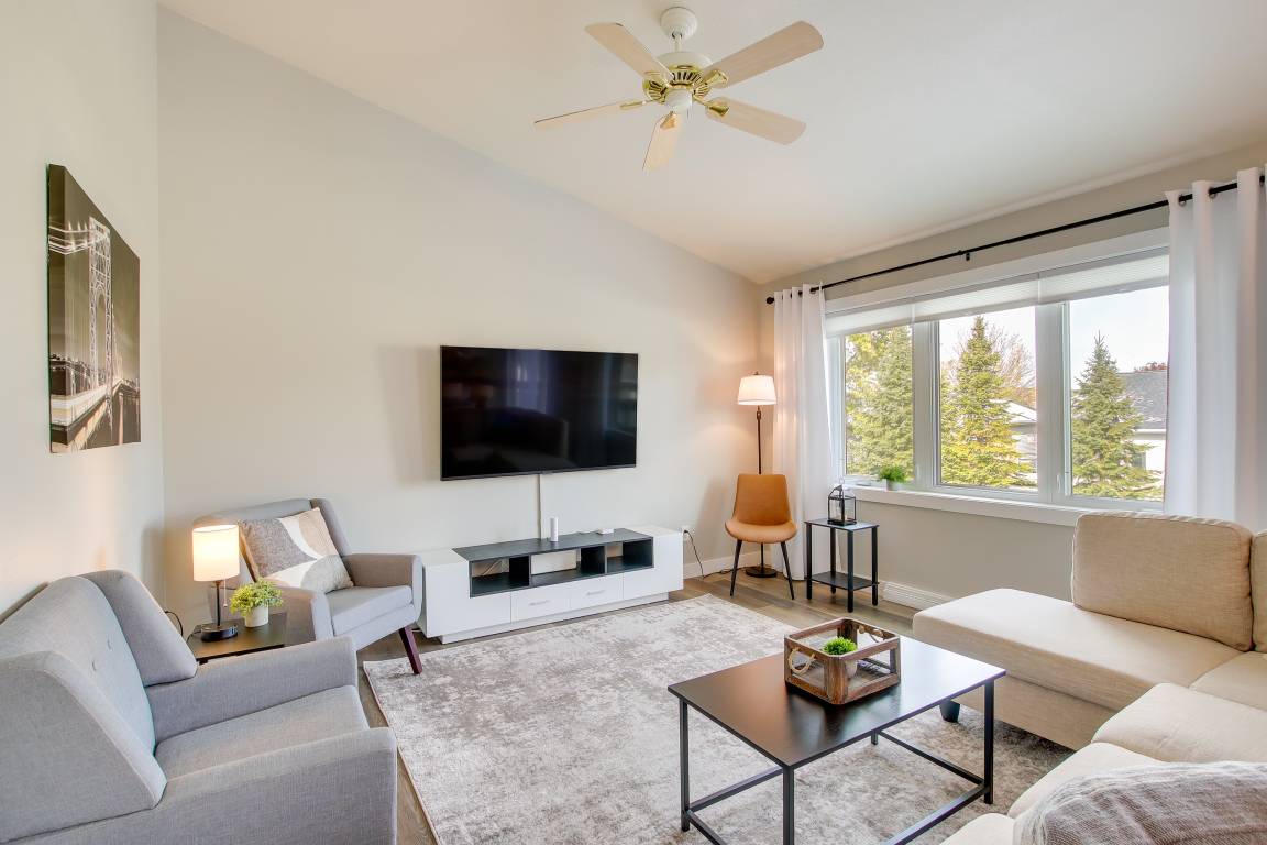 164 M² Apartment ∙ 3 Bedrooms ∙ 8 Guests - Appleton, WI