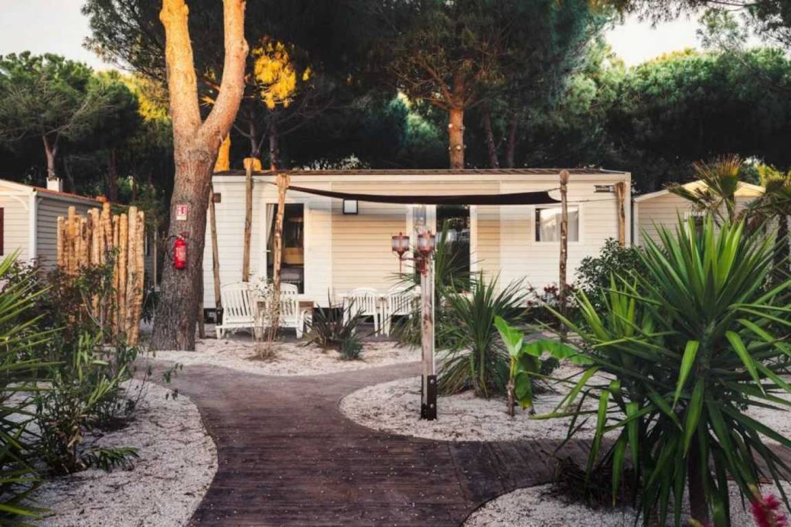 30 M² Camping ∙ 10 Personnes - Le Grau d'Agde