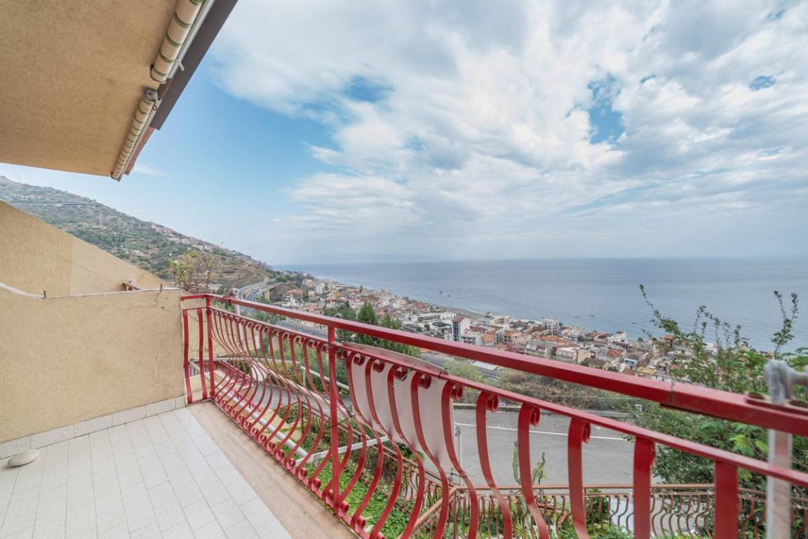 44 M² Appartement ∙ 2 Slaapkamers ∙ 4 Gasten - Letojanni