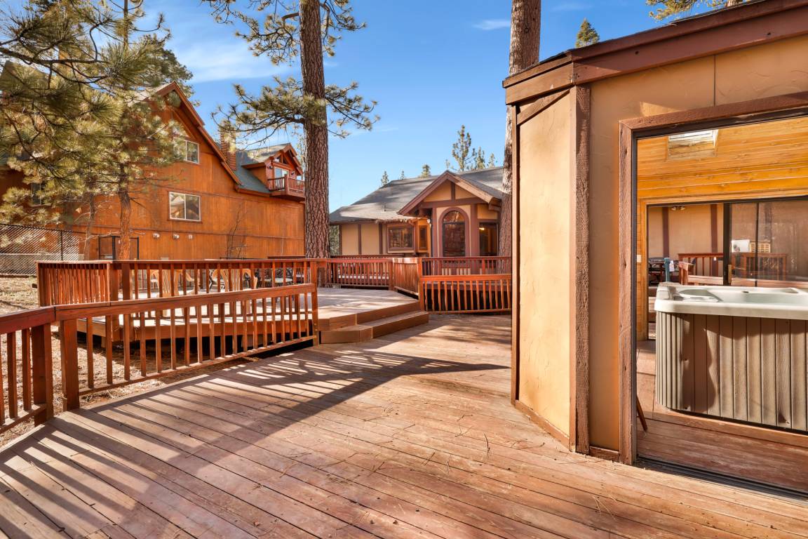 361 M² Cabin ∙ 5 Bedrooms ∙ 16 Guests - Big Bear Lake, CA