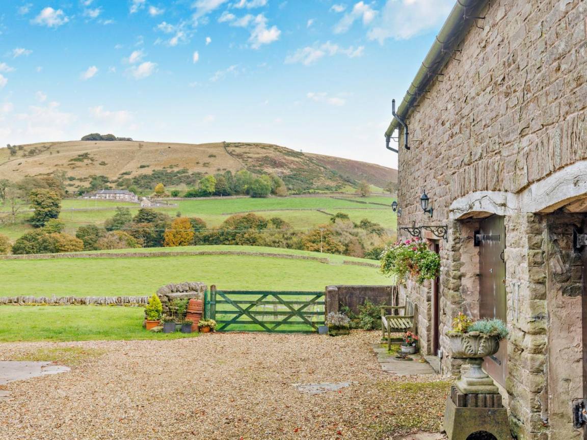 Cottage ∙ 2 Bedrooms ∙ 4 Guests - Macclesfield