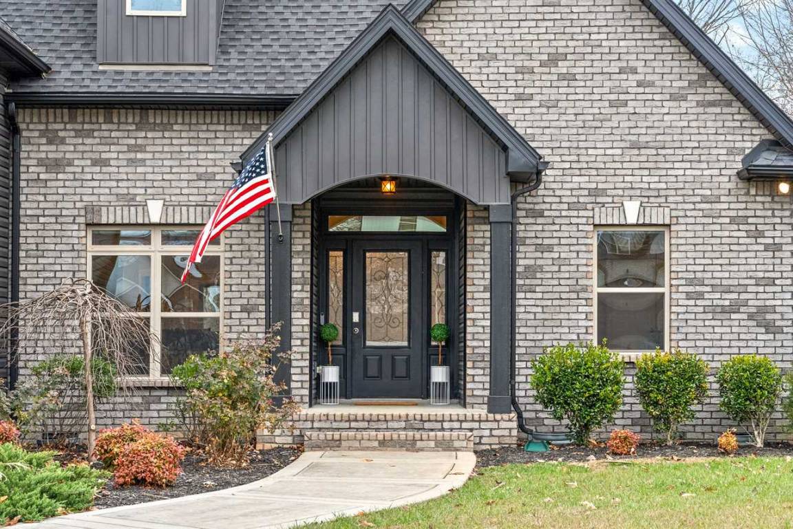 214 M² House ∙ 4 Bedrooms ∙ 10 Guests - Clarksville, TN