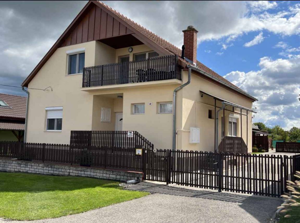 60 M² Apartment ∙ 2 Bedrooms ∙ 4 Guests - Szigliget