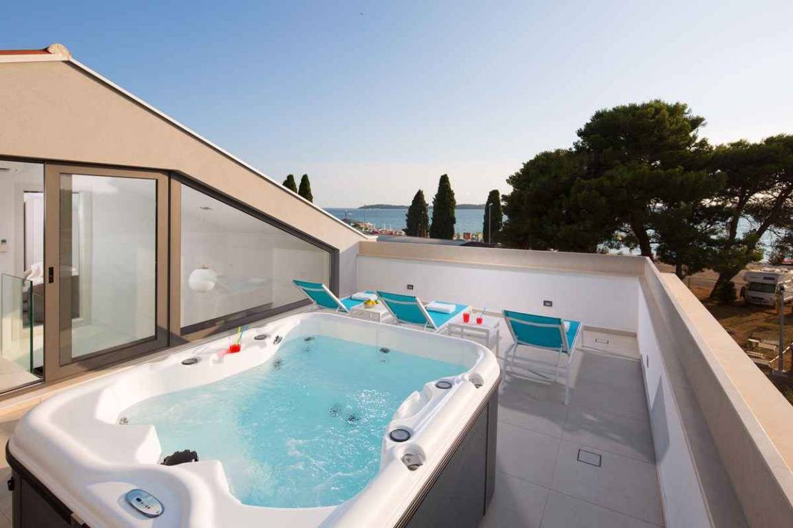 219 M² Apartment ∙ 3 Bedrooms ∙ 7 Guests - Pula
