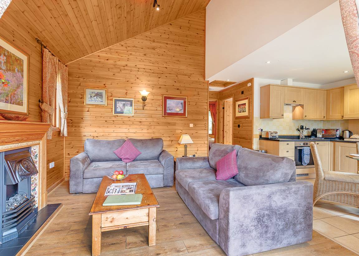 Chalet ∙ 2 Bedrooms ∙ 4 Guests - Farnham