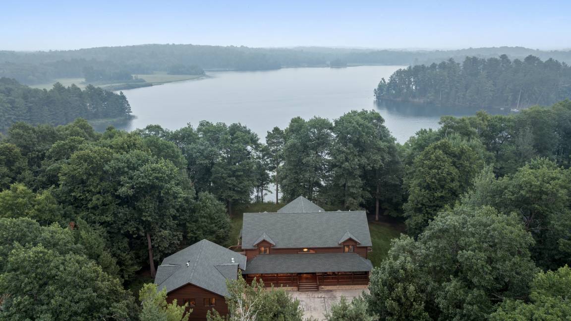 Cabin ∙ 5 Bedrooms ∙ 16 Guests - Minnesota