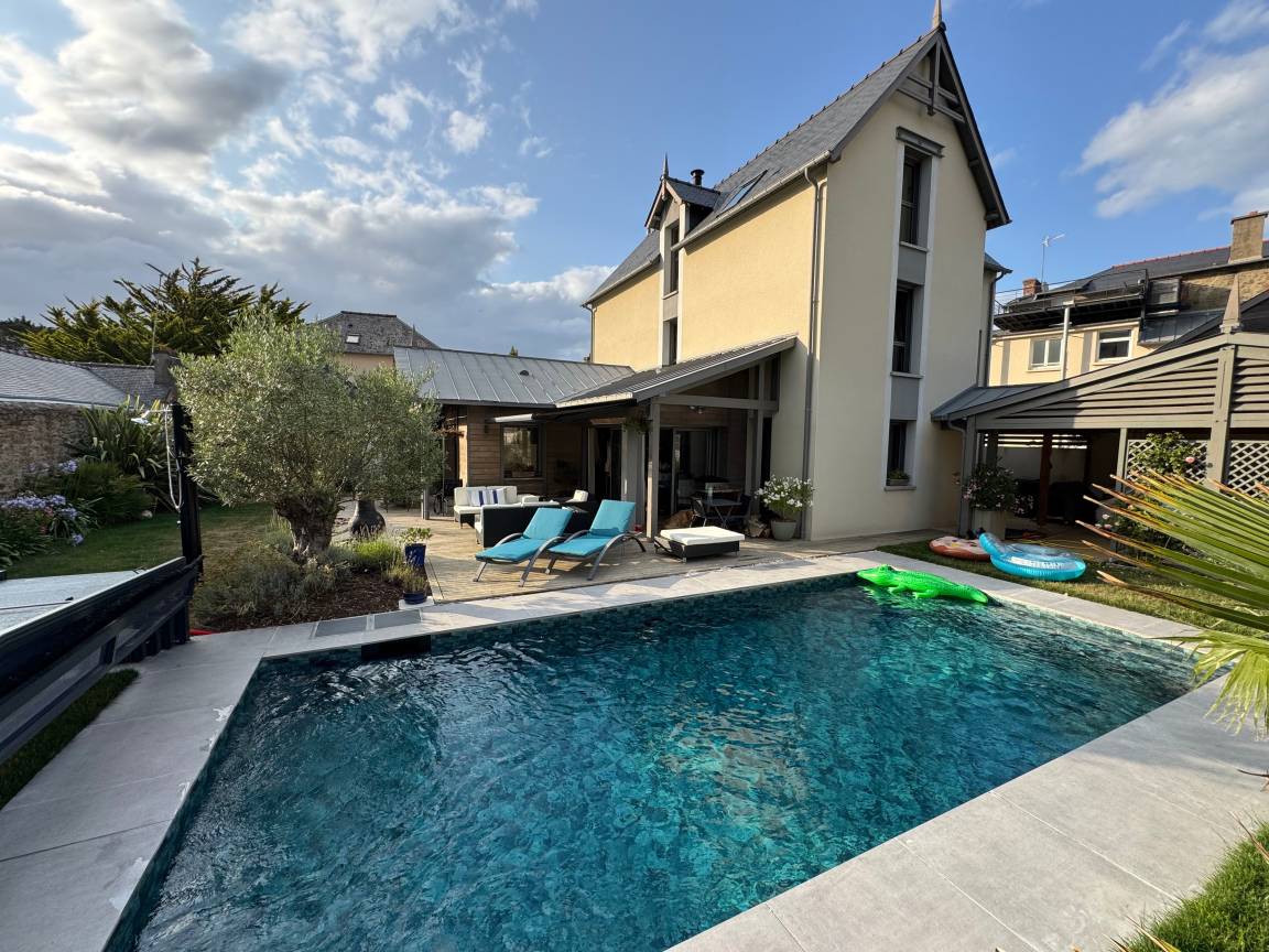 200 M² Maison De Vacances ∙ 5 Chambres ∙ 10 Personnes - Ploubalay