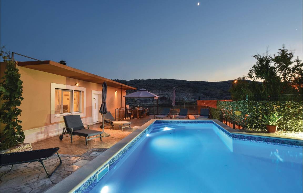 140 M² Appartamento Vacanza ∙ 4 Camere Da Letto ∙ 10 Ospiti - Podstrana