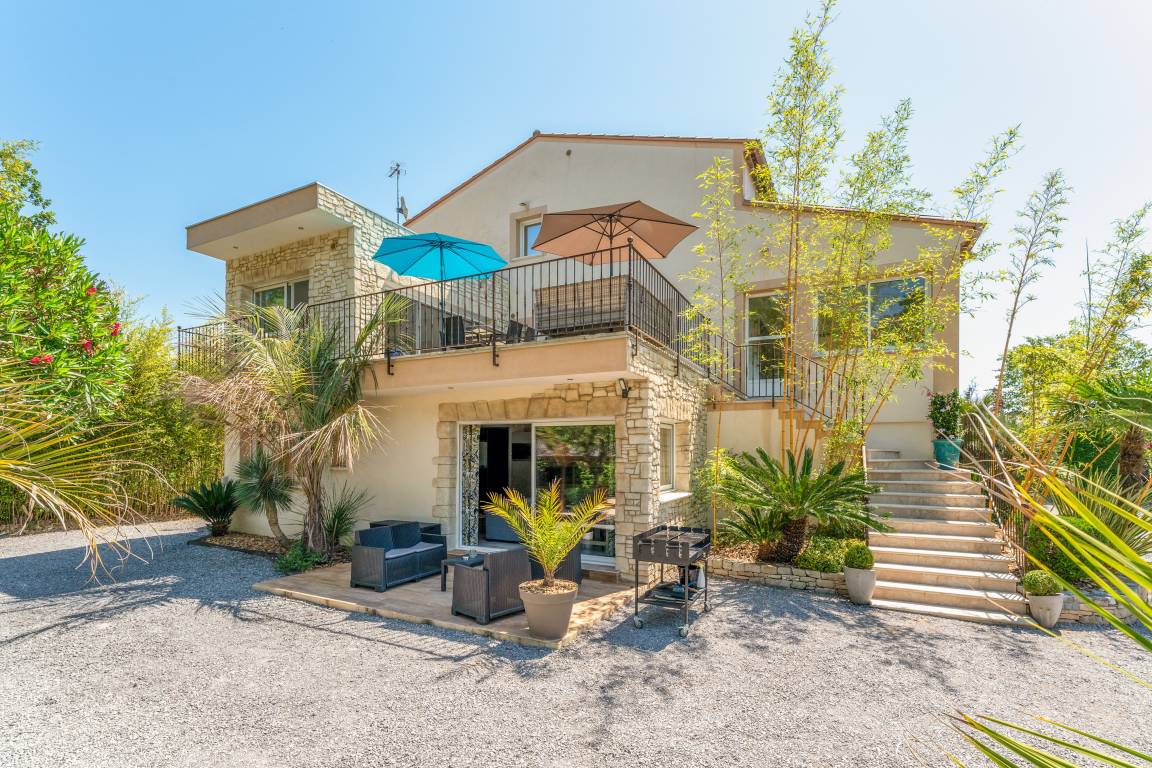 240 M² Villa ∙ 5 Chambres ∙ 14 Personnes - Anduze