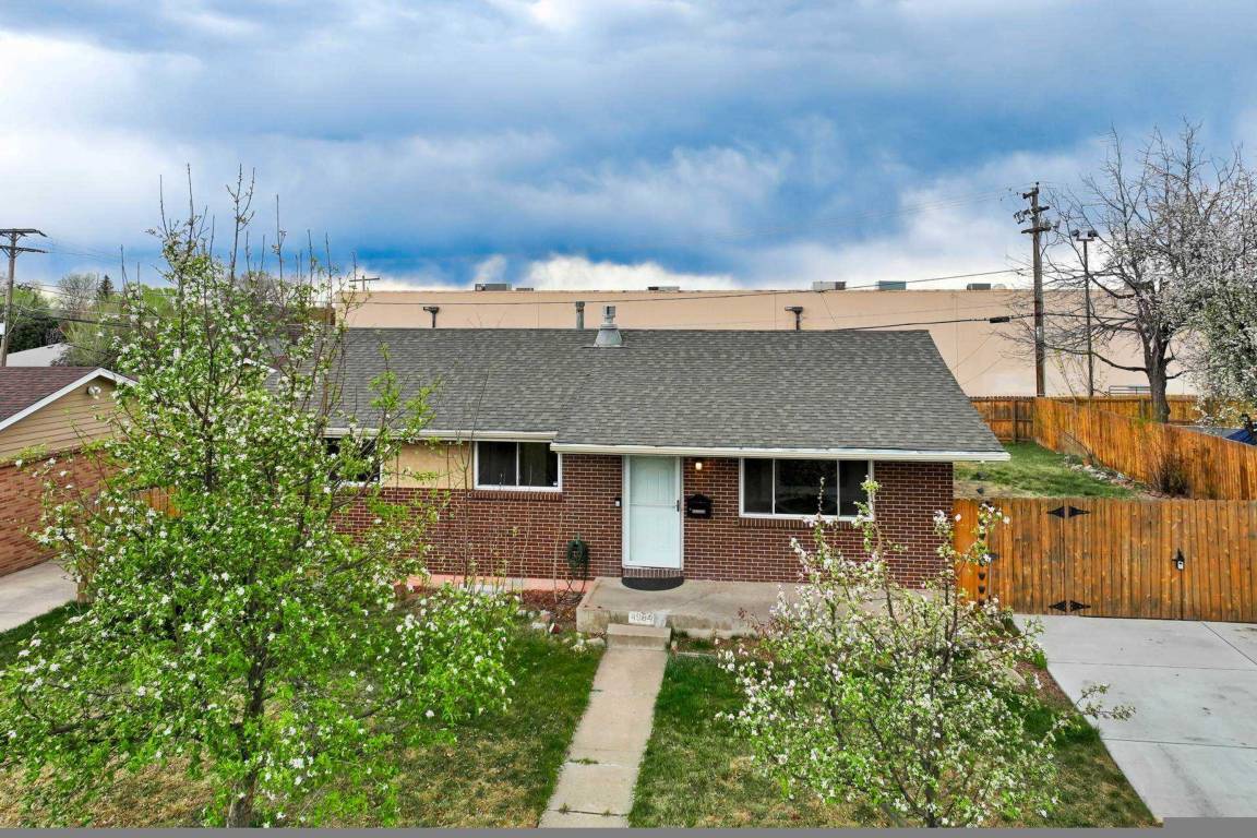 House ∙ 3 Bedrooms ∙ 6 Guests - Arvada, CO