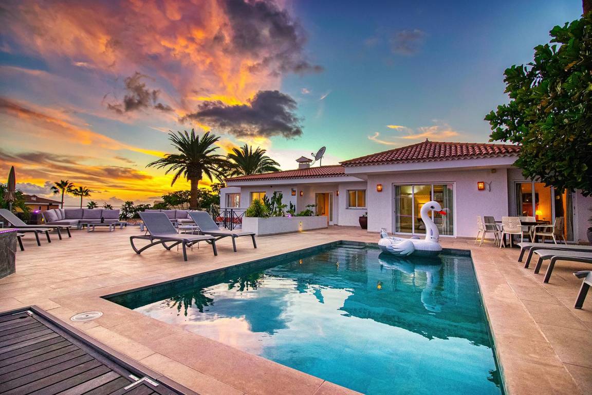 600 M² Casa ∙ 16 Habitaciones ∙ 32 Huéspedes - Los Cristianos