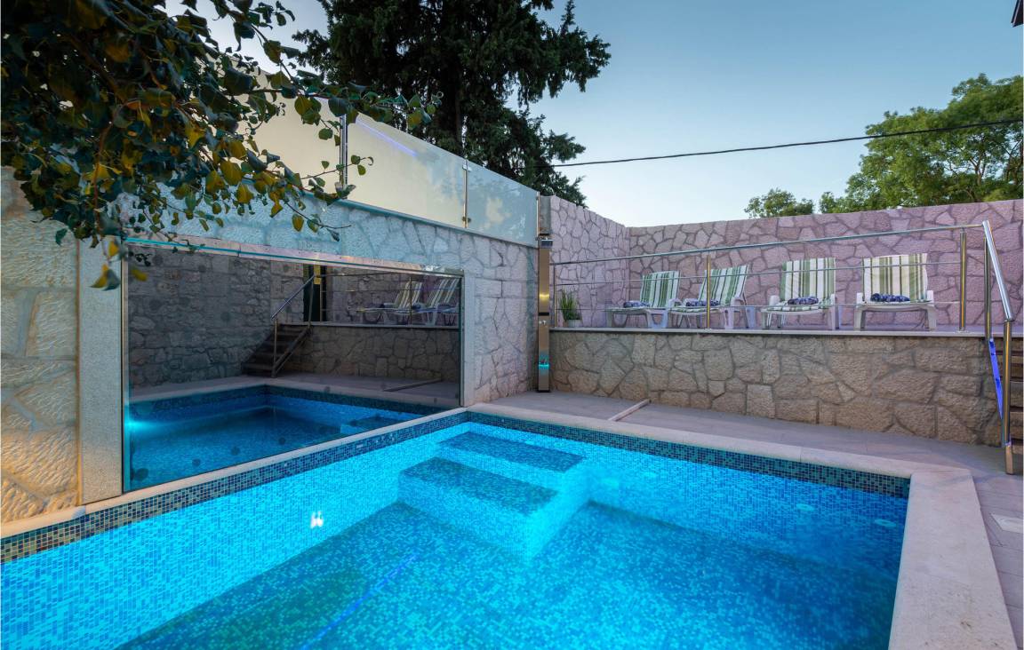 250 M² Ferienhaus ∙ 4 Schlafzimmer ∙ 8 Gäste - Imotski