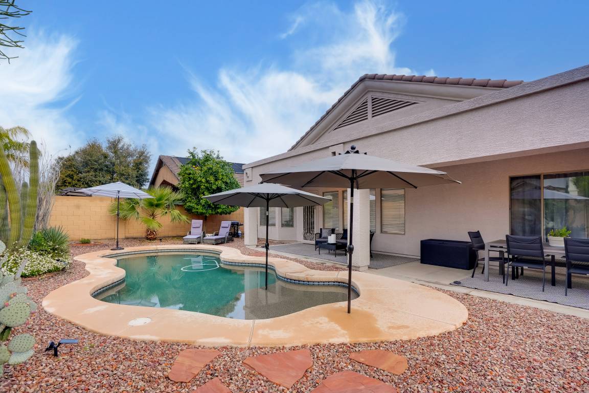 183 M² House ∙ 3 Bedrooms ∙ 6 Guests - Wildlife World Zoo, Aquarium & Safari Park