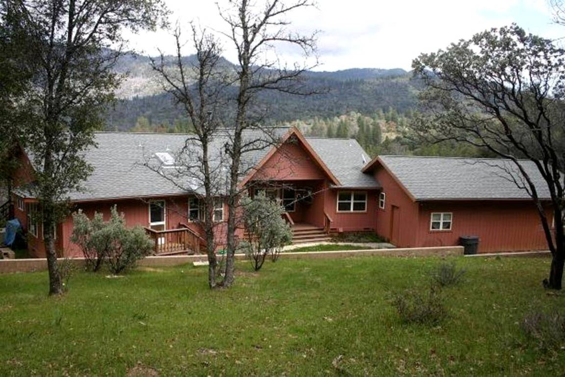 House ∙ 1 Bedroom ∙ 10 Guests - North Fork, CA