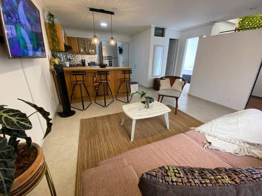 80 M² Apartamento ∙ 2 Habitaciones ∙ 6 Huéspedes - Medellín