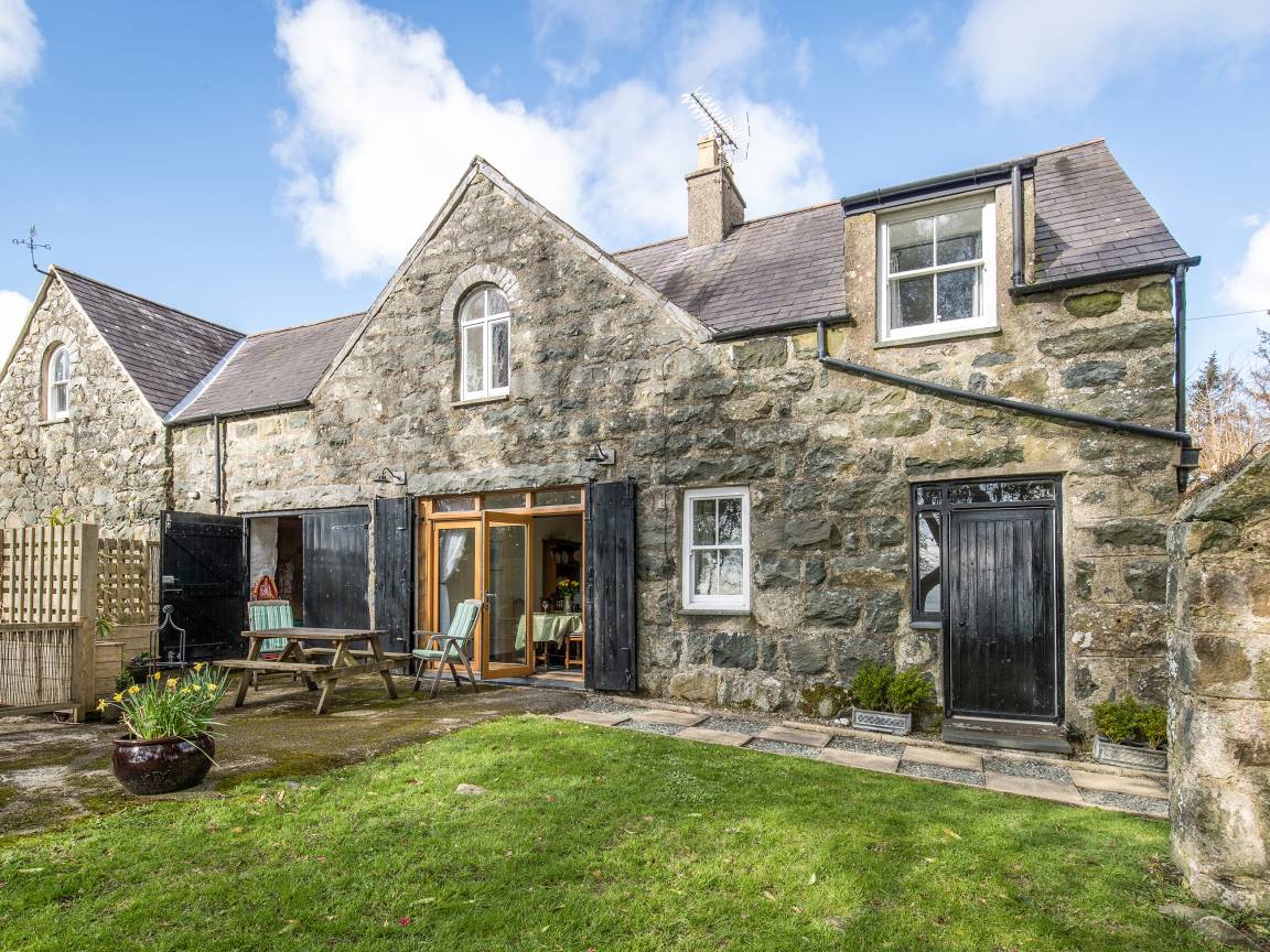 Cottage ∙ 3 Bedrooms ∙ 5 Guests - Beddgelert
