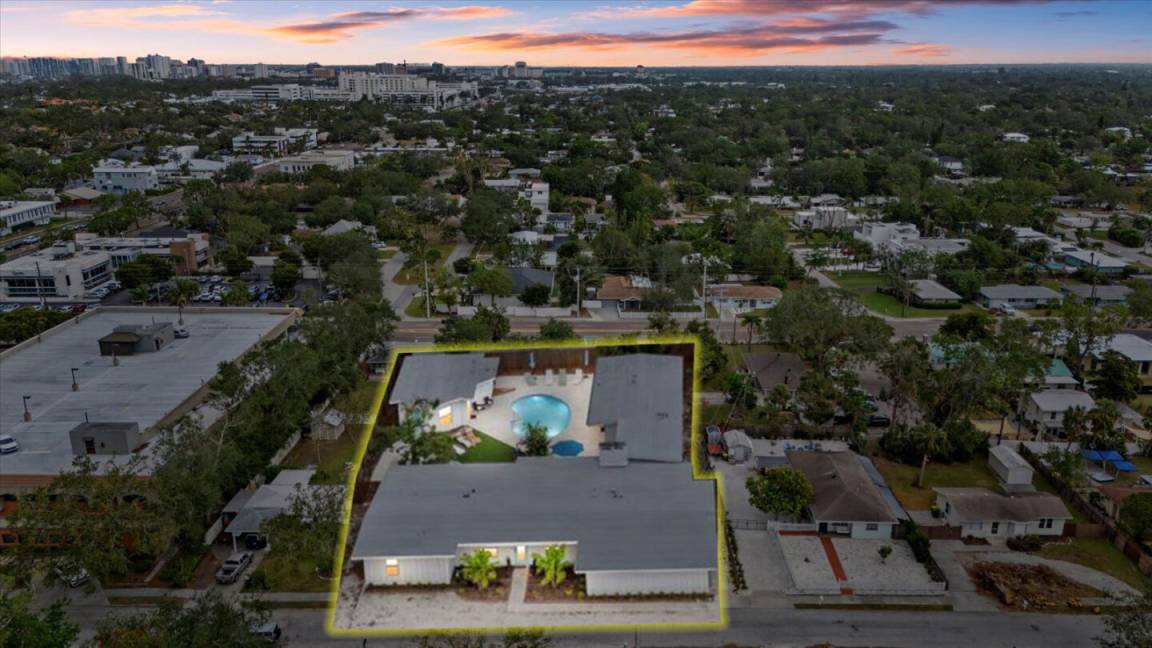 307 M² House ∙ 6 Bedrooms ∙ 20 Guests - Sarasota