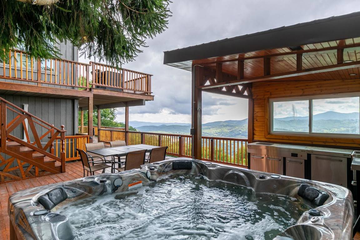 179 M² Cabin ∙ 3 Bedrooms ∙ 8 Guests - Beech Mountain, NC