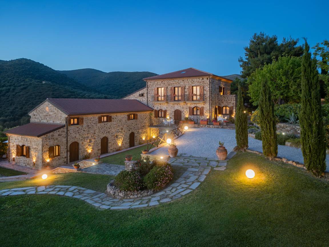 500 M² Villa ∙ 14 Bedrooms ∙ 30 Guests - Castellabate