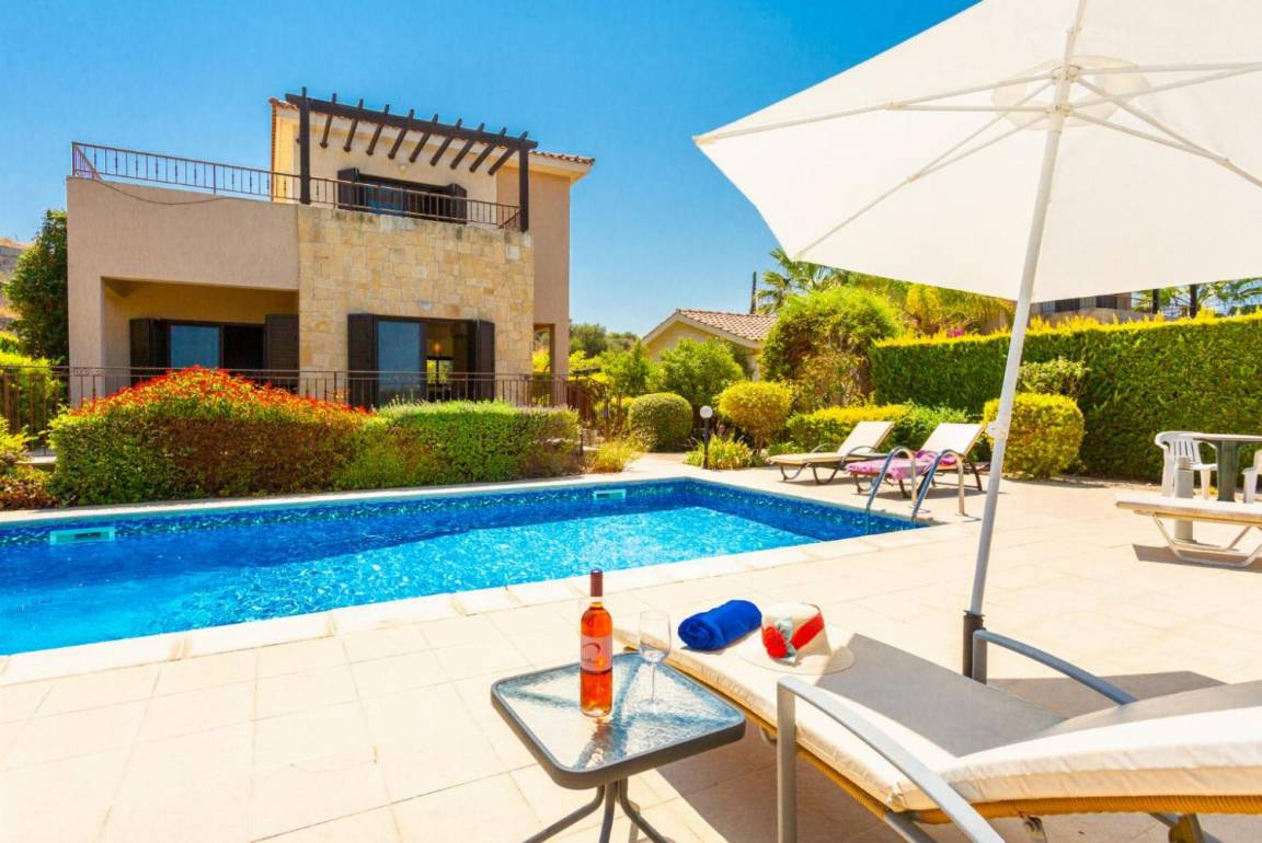 200 M² Villa ∙ 3 Bedrooms ∙ 6 Guests - Полис
