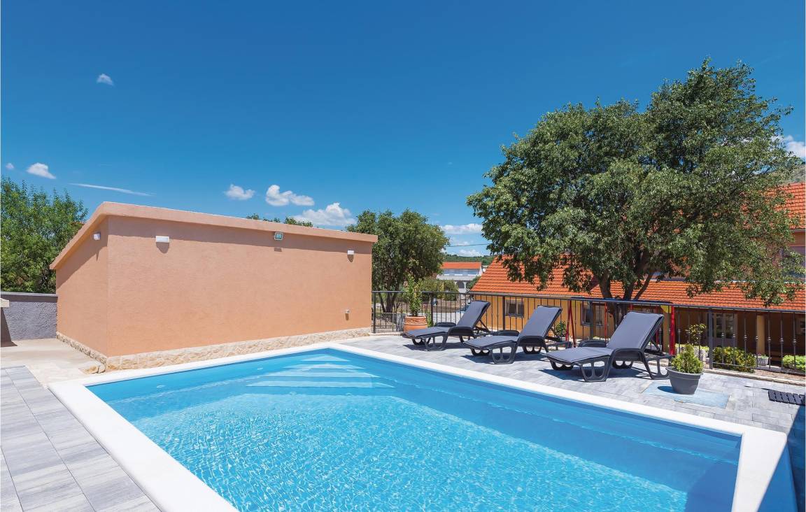 110 M² Maisonette ∙ 3 Bedrooms ∙ 7 Guests - Skradin