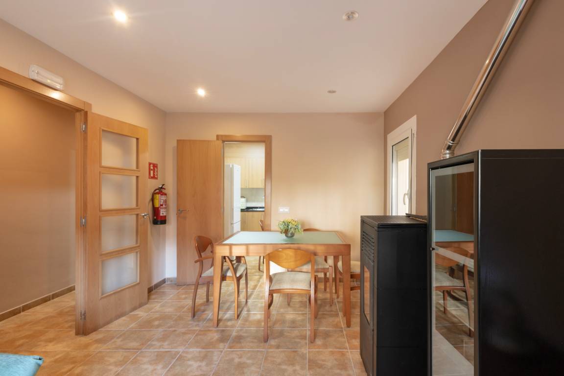 80 M² Apartamento ∙ 3 Habitaciones ∙ 5 Huéspedes - Berga