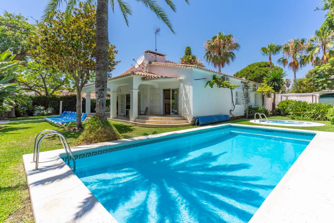 300 M² Villa ∙ 5 Camere Da Letto ∙ 10 Ospiti - Marbella