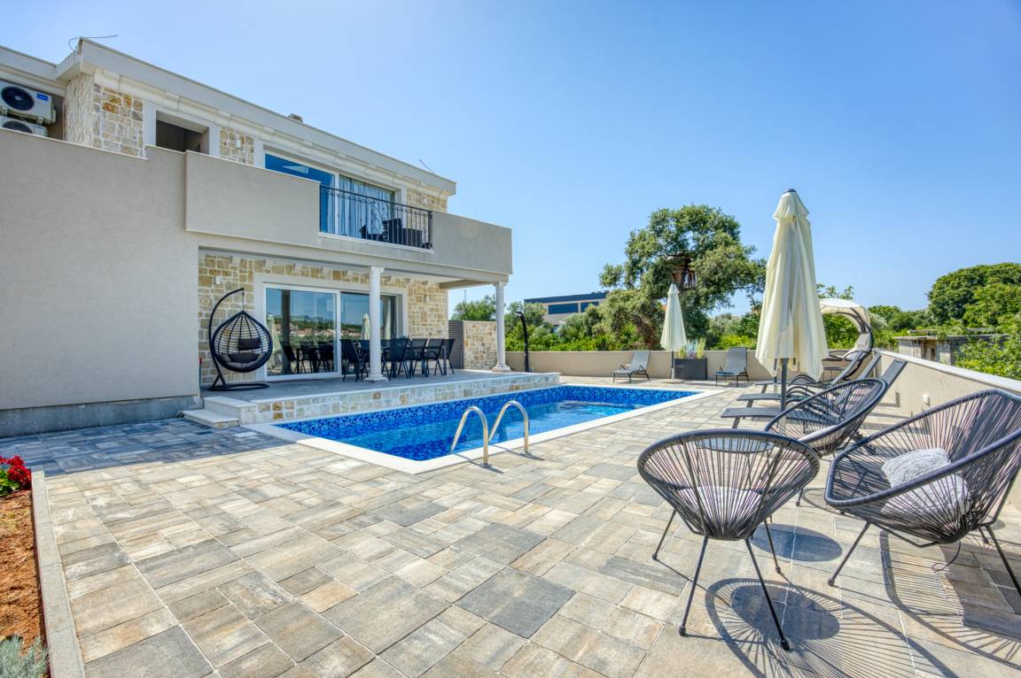 220 M² Ferienhaus ∙ 6 Schlafzimmer ∙ 14 Gäste - Zadar