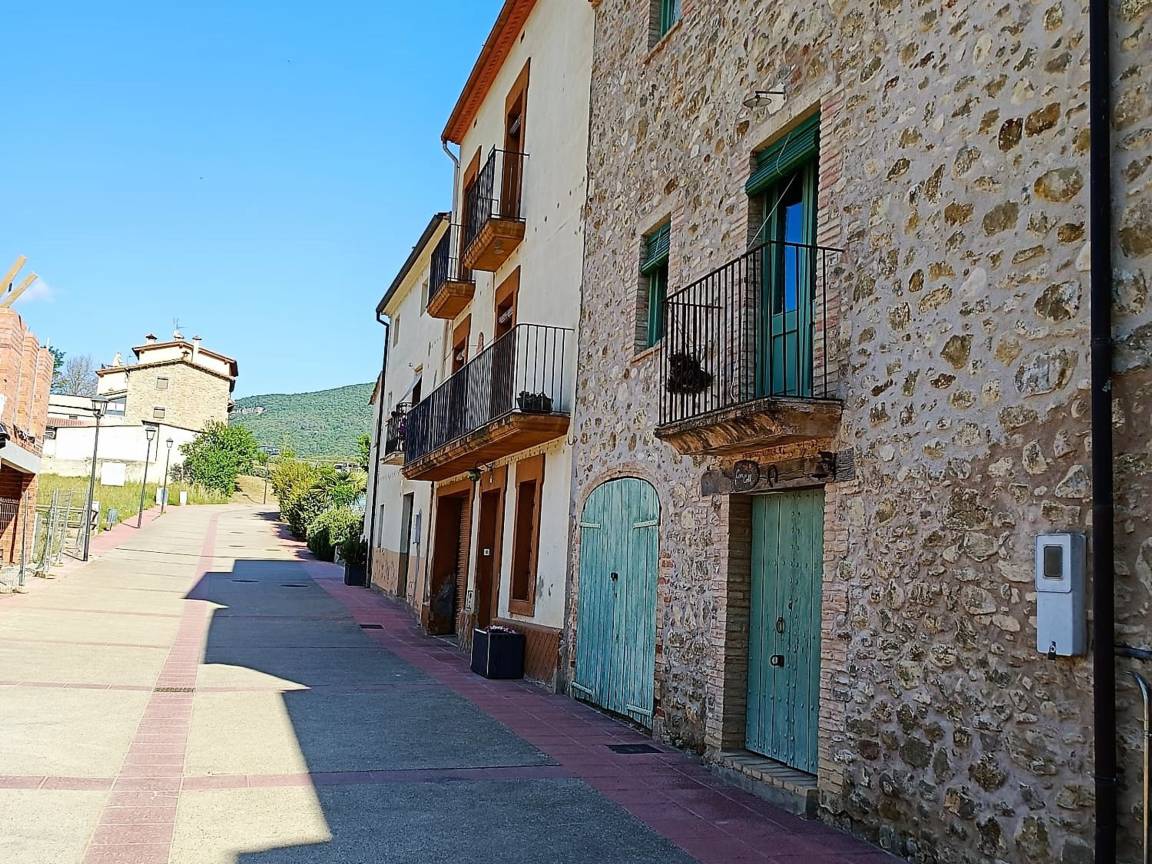 213 M² House ∙ 3 Bedrooms ∙ 9 Guests - Banyoles