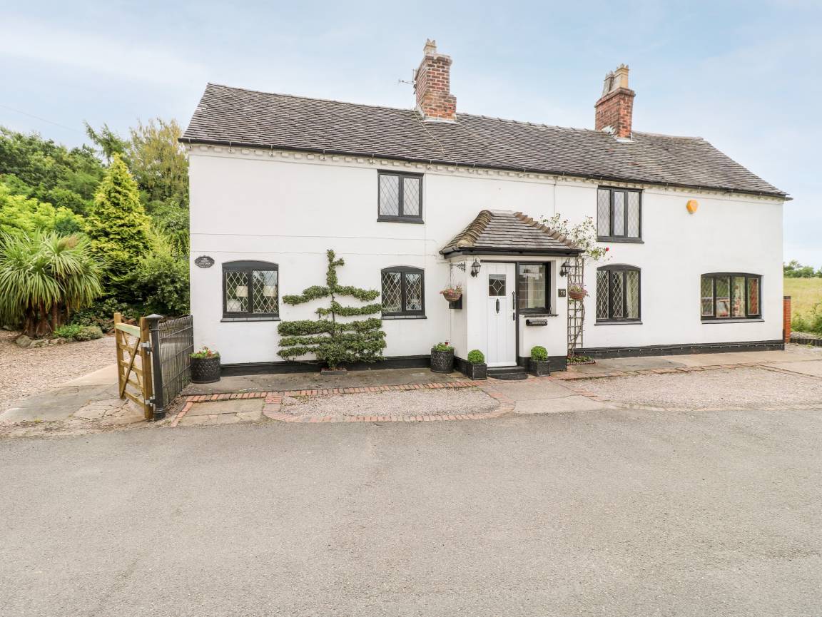 Cottage ∙ 4 Bedrooms ∙ 8 Guests - Staffordshire