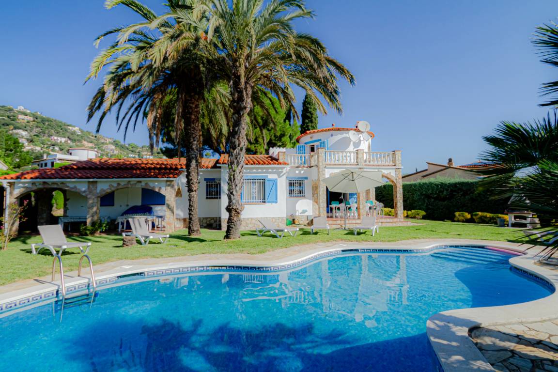 160 M² Villa ∙ 4 Bedrooms ∙ 8 Guests - Calonge