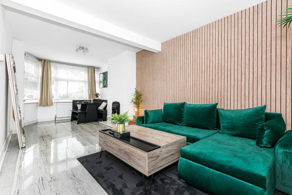 75 M² House ∙ 2 Bedrooms ∙ 6 Guests - Epsom