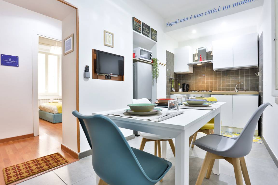 105 M² Ferienwohnung ∙ 4 Schlafzimmer ∙ 8 Gäste - Neapel