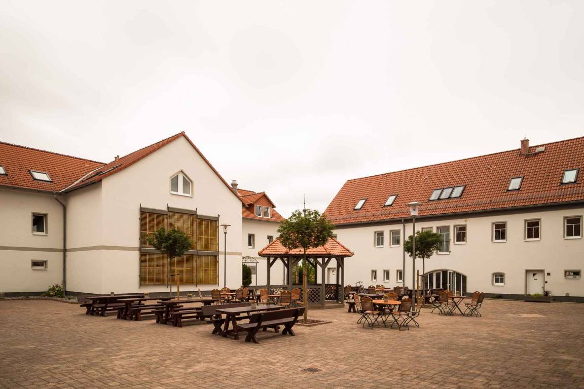 70 M² Ferienwohnung ∙ 1 Schlafzimmer ∙ 4 Gäste - Döbeln