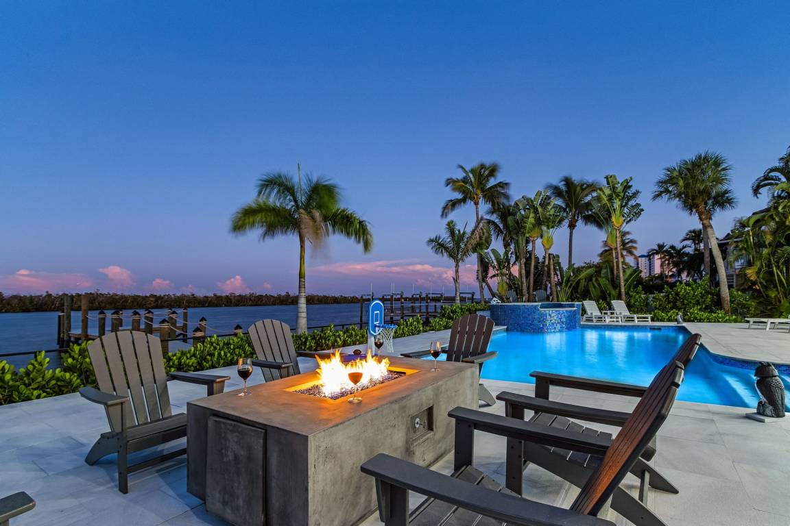 House ∙ 6 Bedrooms ∙ 16 Guests - Fort Myers Beach, FL