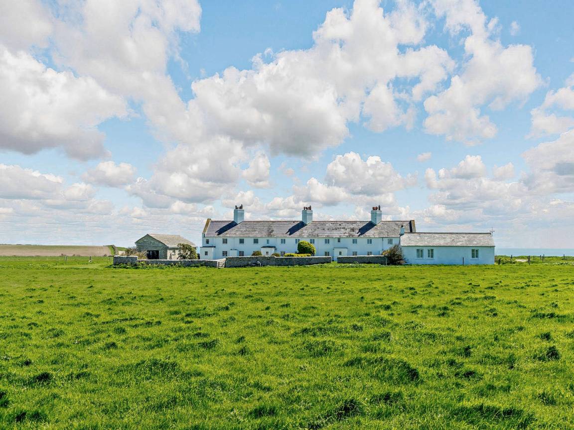 Cottage ∙ 4 Bedrooms ∙ 8 Guests - Swanage