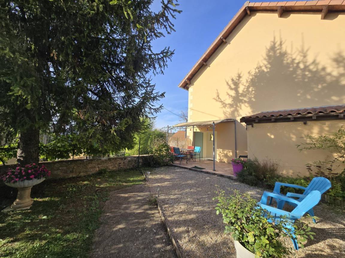 77 M² Gîte ∙ 2 Chambres ∙ 4 Personnes - Dordogne