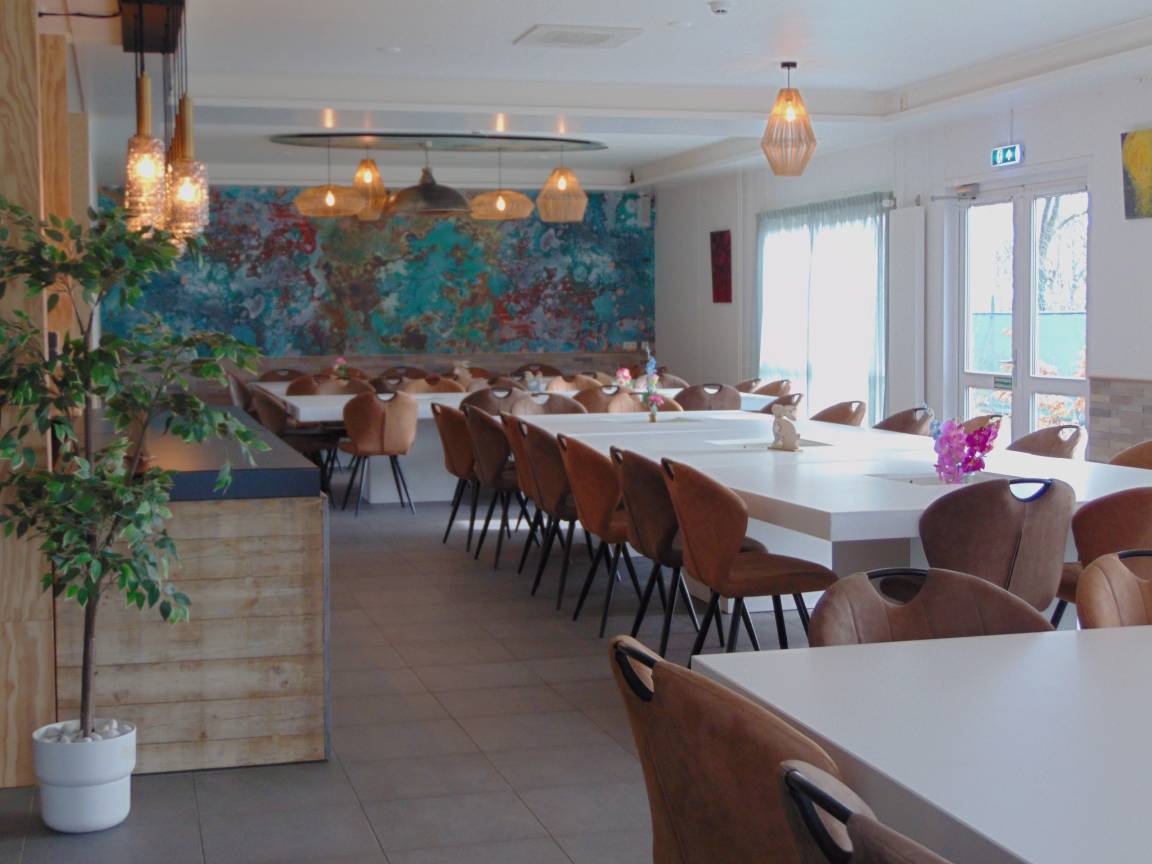 1600 M² Villa ∙ 18 Habitaciones ∙ 54 Huéspedes - Roermond